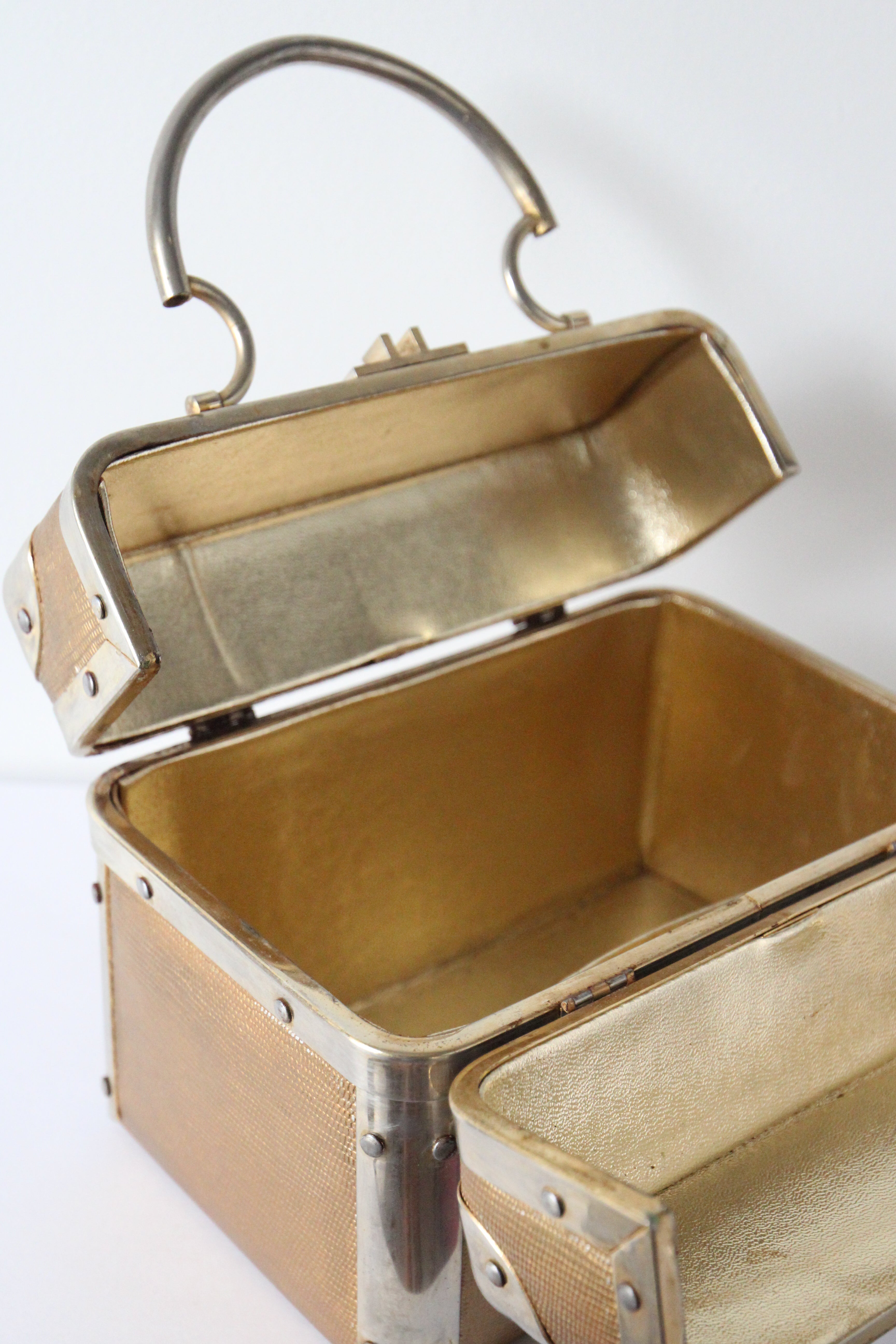 "Textured Gold Dellil" Vintage 1960's Textured Gold & Silver Box Bag ...